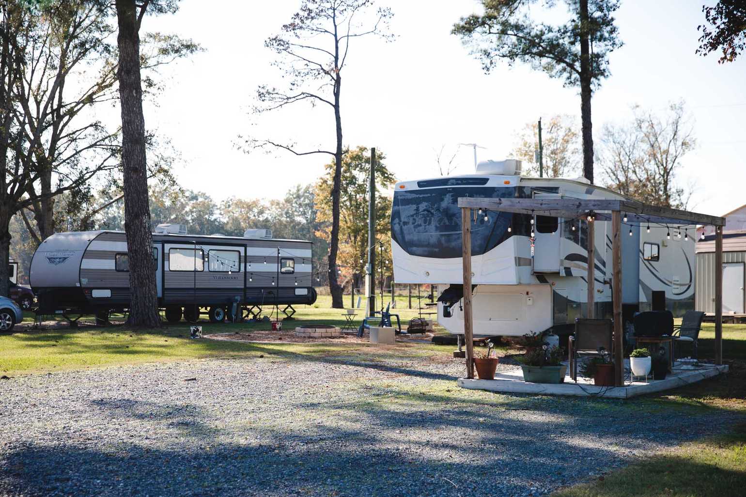 30/50 Amp Deluxe Back-In with Firepit | Streamside RV Parks & Campground